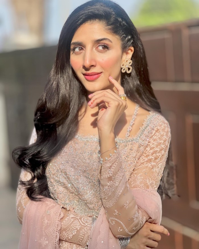 Who Is Mawra Hocane? Actress In Bollywood Movie "Sanam Teri Kasam" With Harshvardhan Rane ...