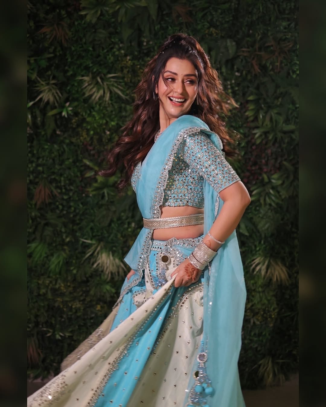 పద్ధతిగా పాయల్ అందాల విందు.. హాఫ్ శారీలో గుండె కోసేస్తోన్న RX 100 ...