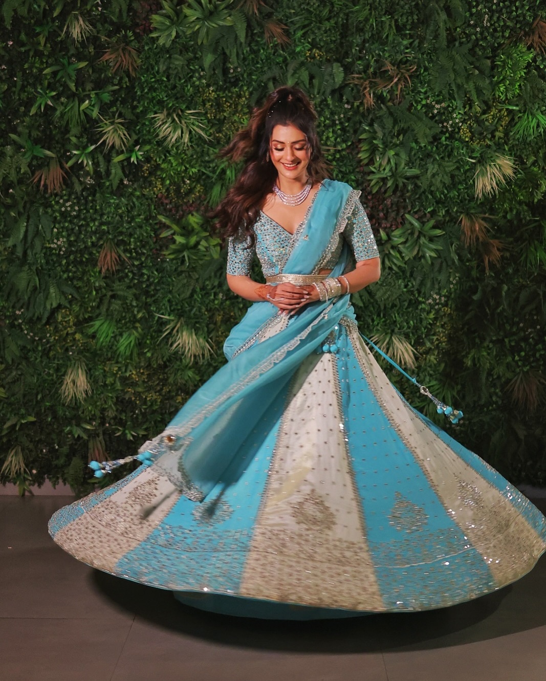 పద్ధతిగా పాయల్ అందాల విందు.. హాఫ్ శారీలో గుండె కోసేస్తోన్న RX 100 ...