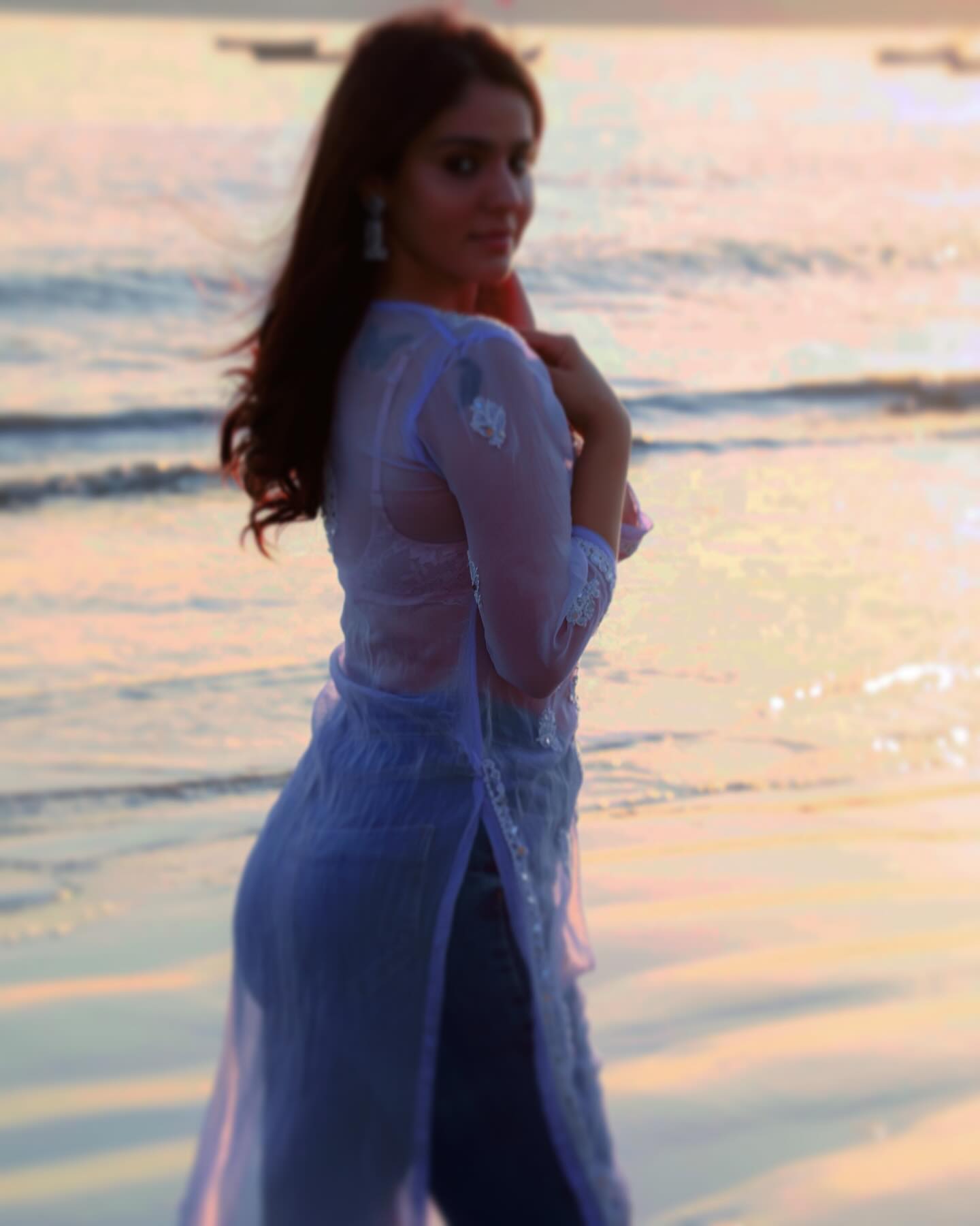 Actress Sidhika Sharma Embraces Beach Vibes In Mumbai - Filmibeat