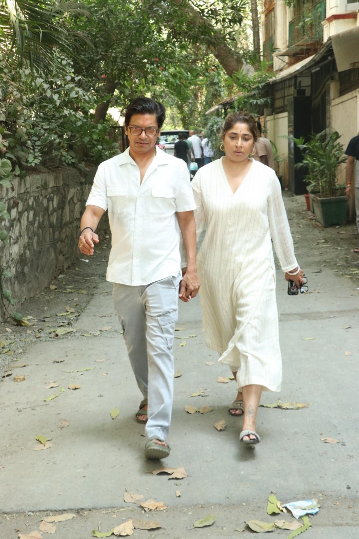 Bollywood Bids Farewell: Stars Gather For Deb Mukherjee's Last Rites ...