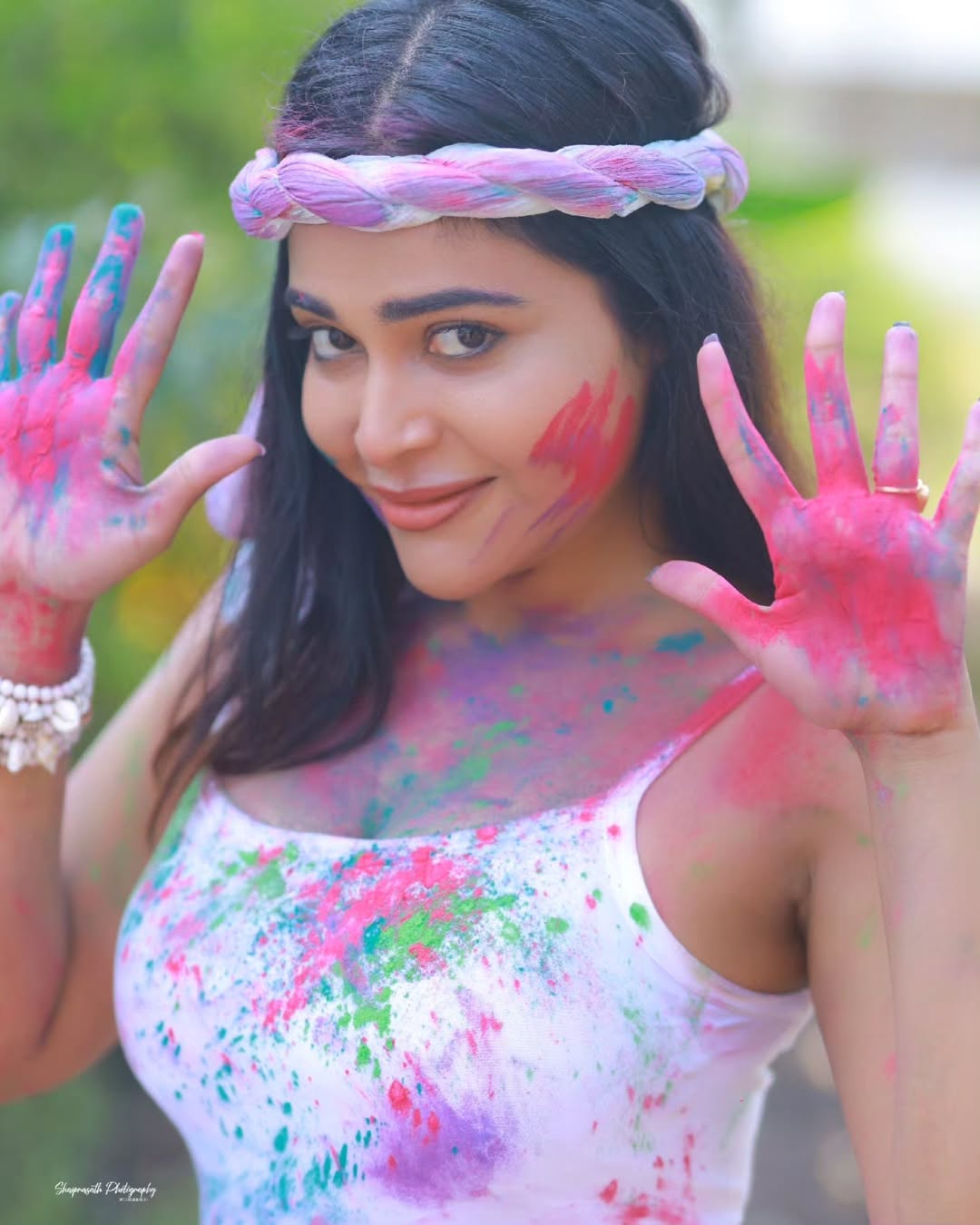 பாலிவுட் நடிகைகள் முதல் கோலிவுட் நடிகைகள் வரை கொண்டாடிய ஹோலி பண்டிகை ...