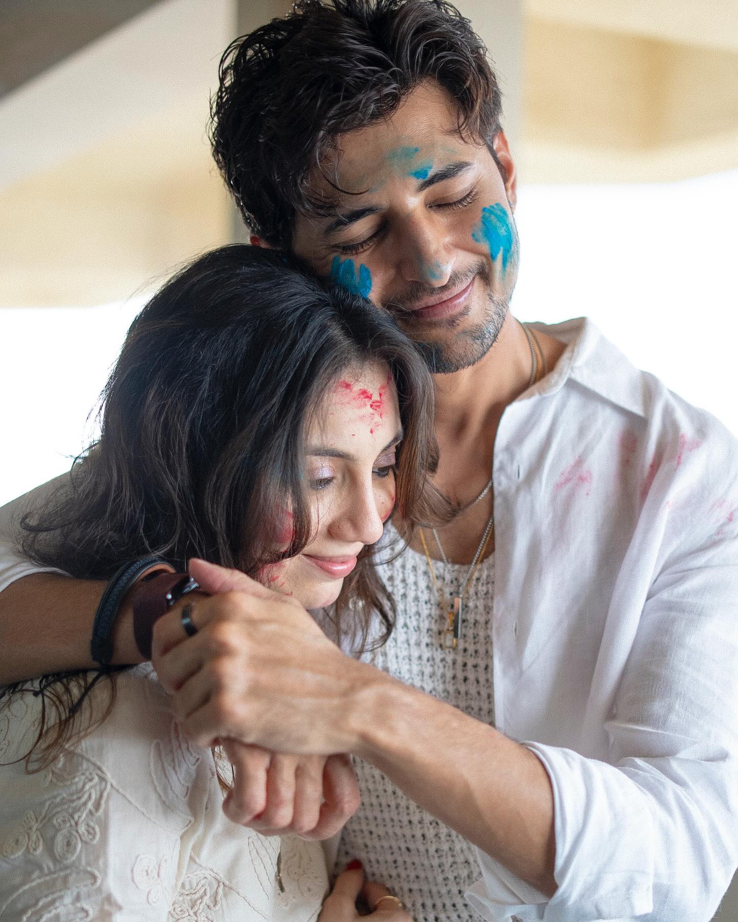 Darshan Raval’s First Holi Celebration With His Favorite Person - Filmibeat
