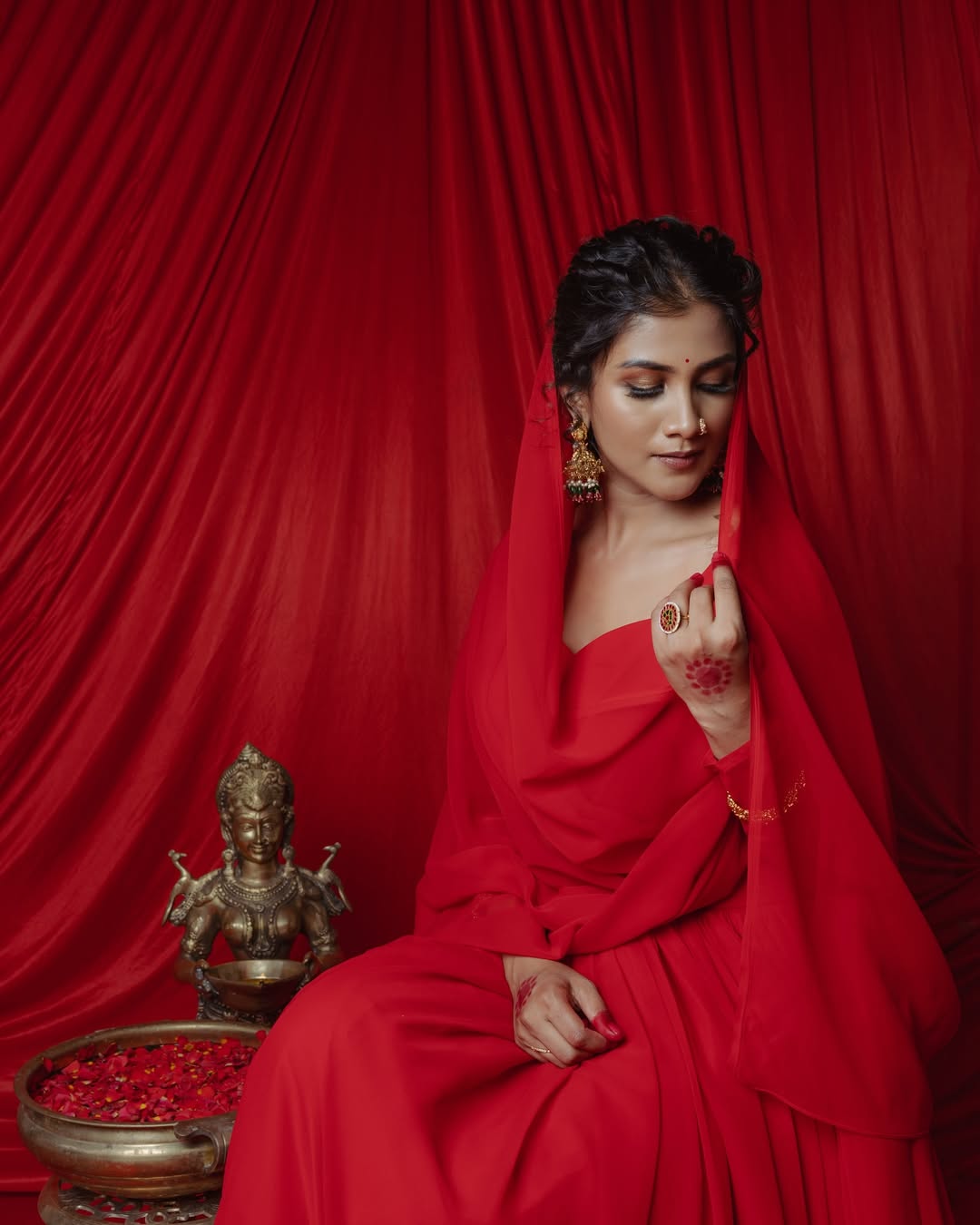 Gouthami Jadav Stuns Like A Queen In Red Saree Photoshoot - Filmibeat