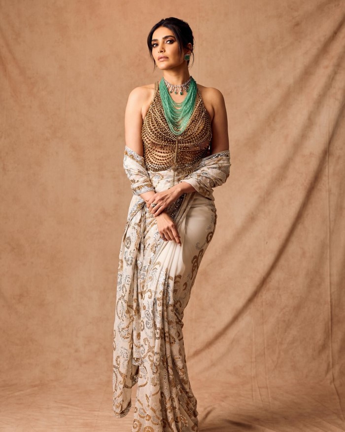 Karishma Tanna's Glamorous Look In Intricate Jewelry - Filmibeat
