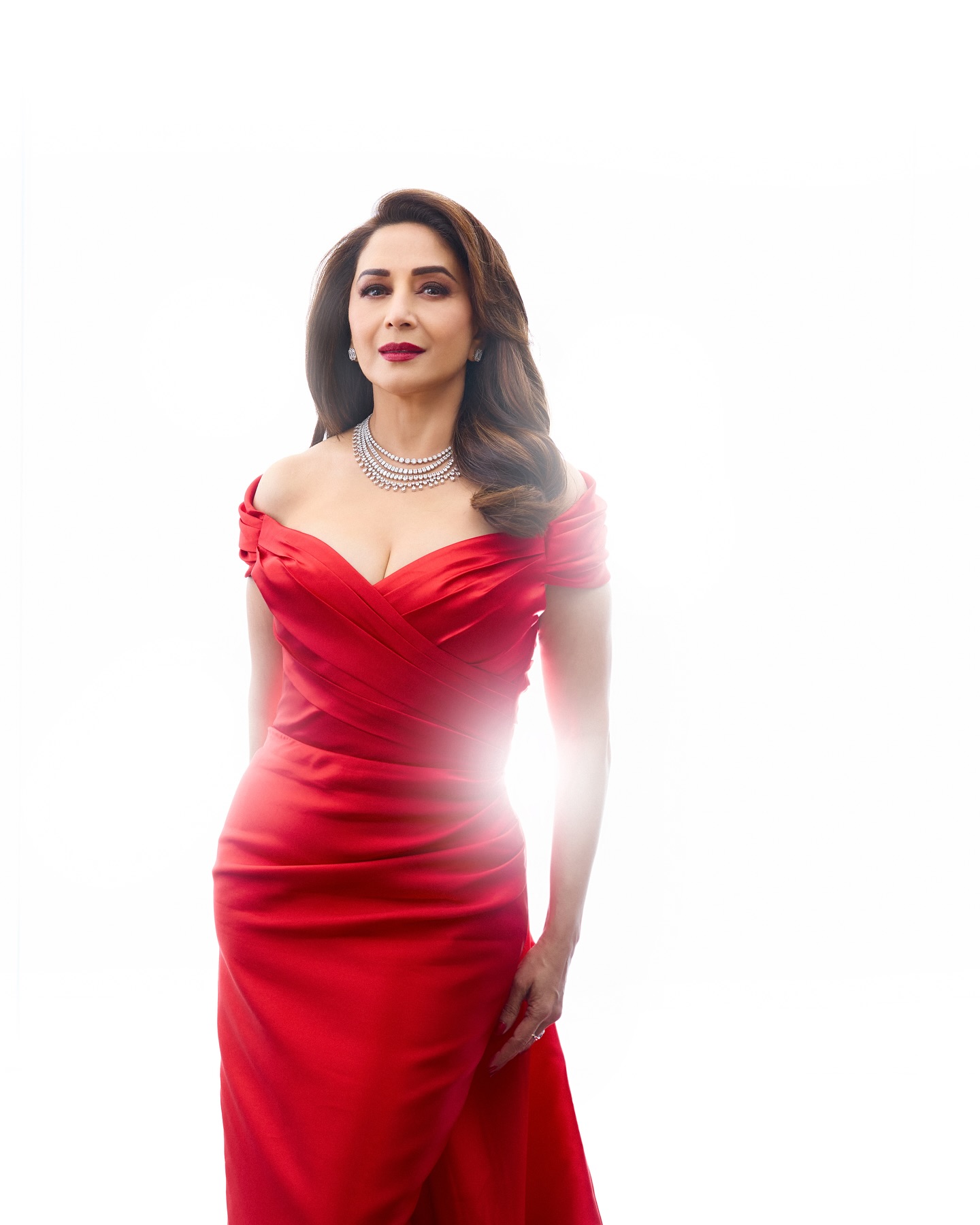 Madhuri Dixit Shines In A Glamorous Red Gown At IIFA 2025 - Filmibeat