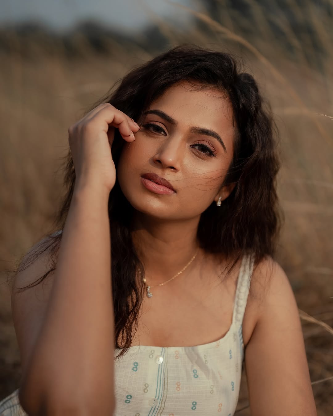 இதழின் ஓரம்.. திருமணத்துக்குப் பிறகு மீண்டும் போட்டோஷூட்டில் ரம்யா பாண்டியன்! | Ramya Pandian ...