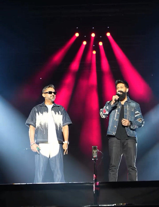 Rocking Star Yash Visits Yo Yo Honey Singh Concert In Bangalore - Filmibeat