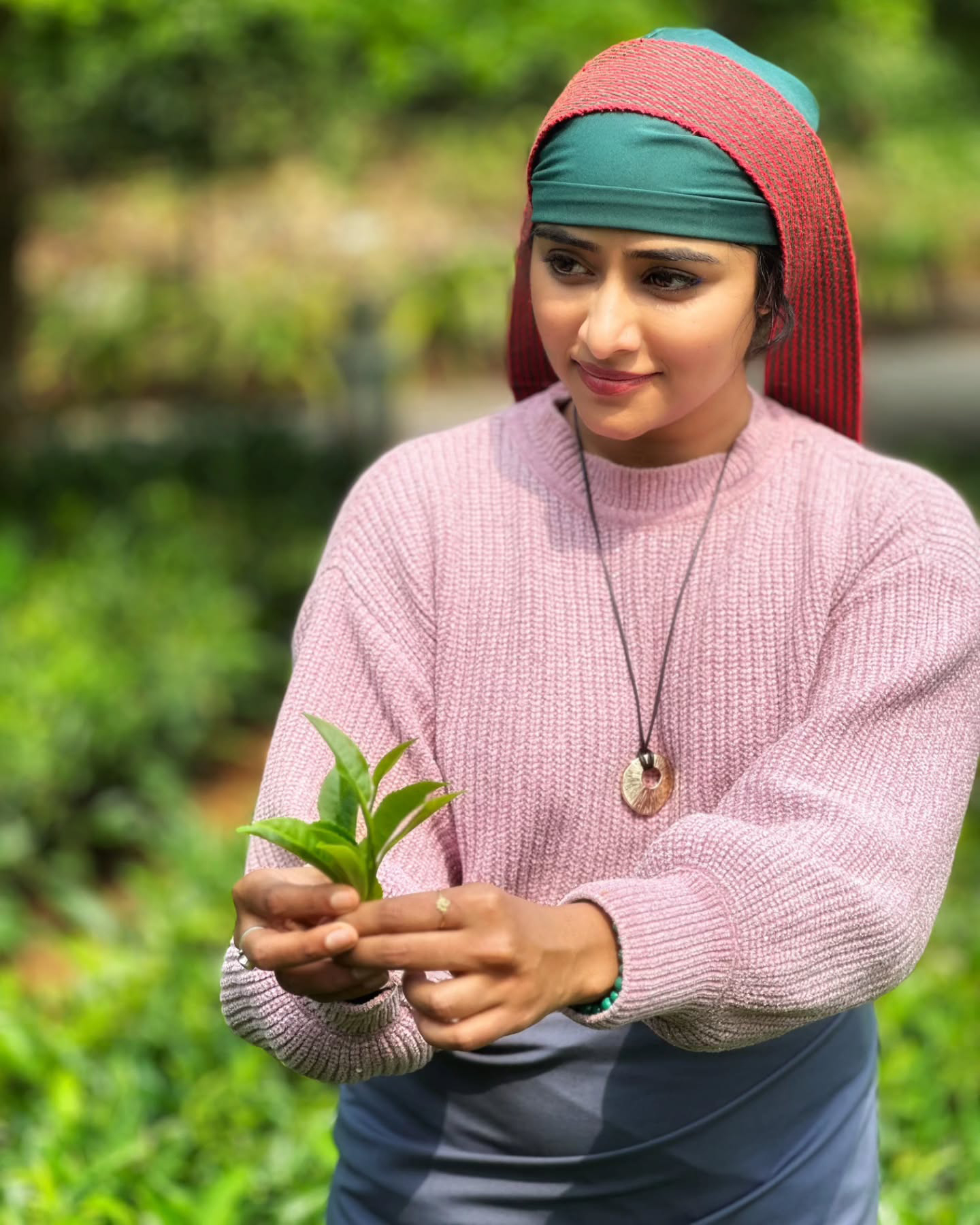 Sangeetha Sringeri's Tea Plucking Adventure At Wild Planet Jungle ...