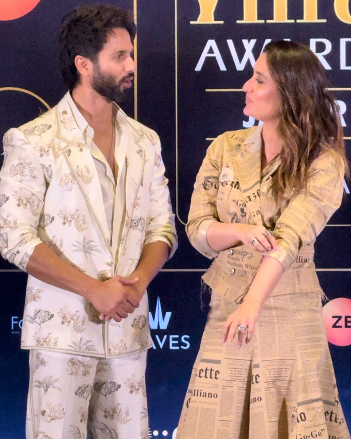 Shahid Kapoor and Kareena Kapoor Khan Reunite at IIFA 2025 Stage, Hugs Each Other See PICS ...