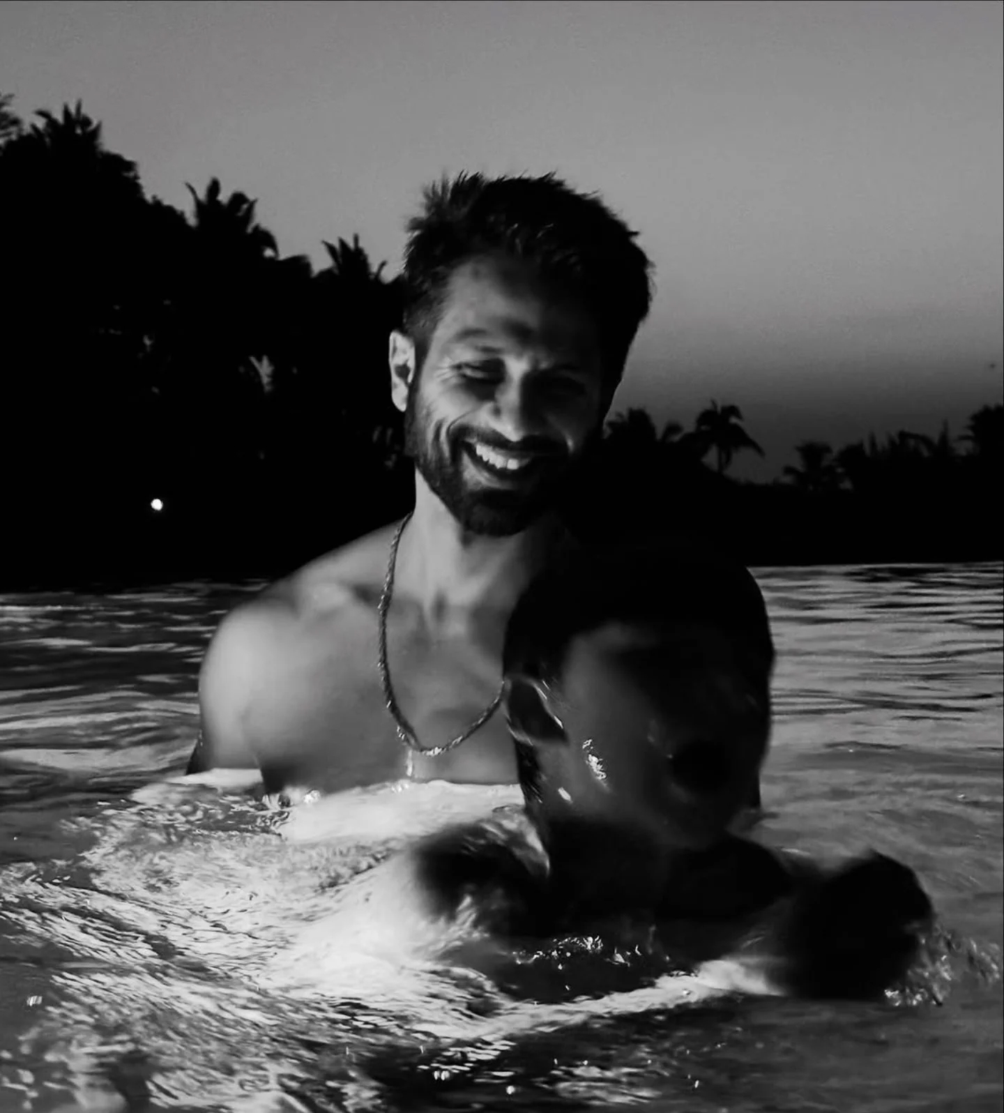 Shahid Kapoor And Mira Rajput's Stunning Beach Vacation Photos - Filmibeat