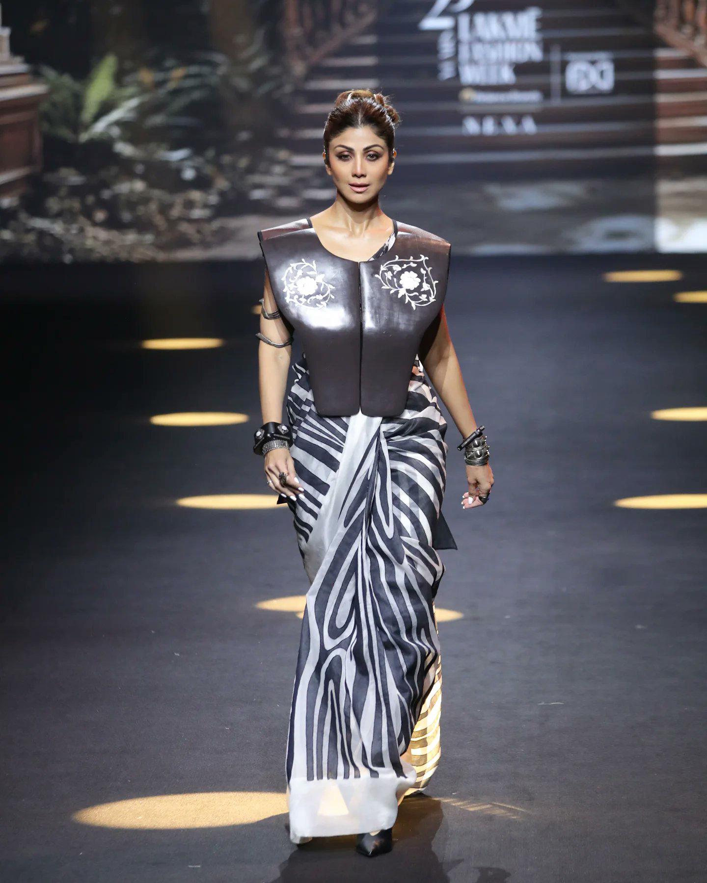 Shilpa Shetty Dazzles as Showstopper for Mohammed Mazhar at Lakmē Fashion Week 2025 | Shilpa ...