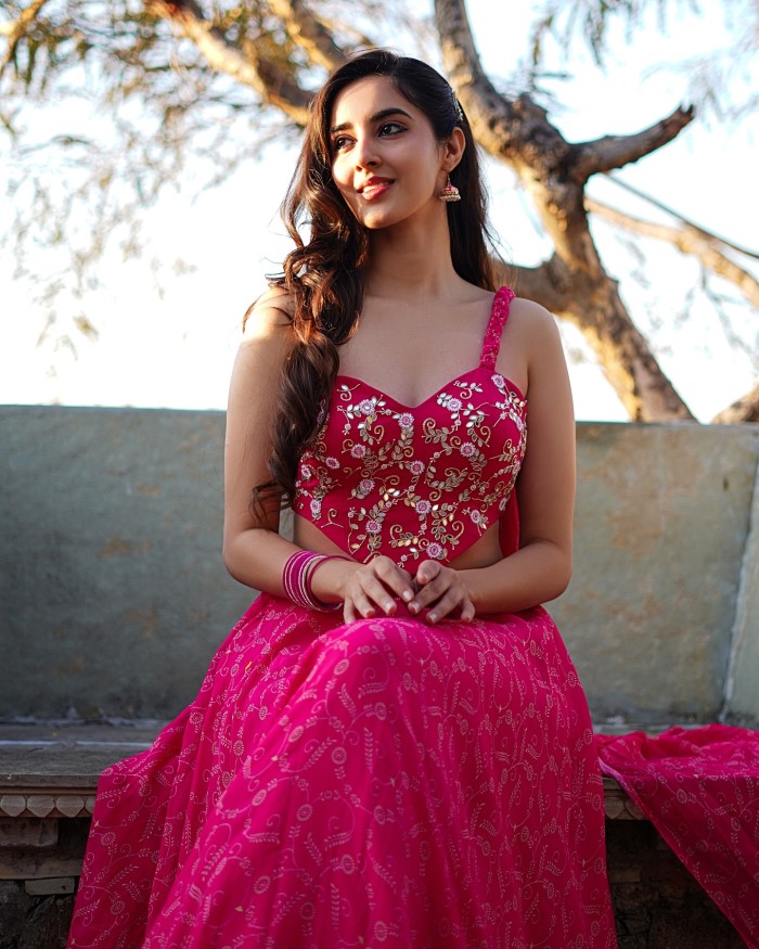 Simratt Kaur Randhawa's Stunning Pink Lehenga Look | Simratt Kaur ...