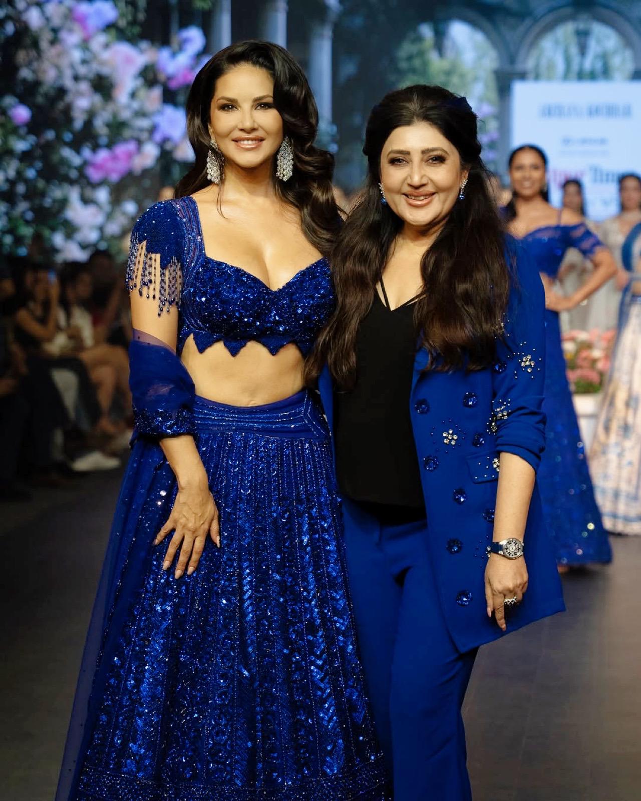 Sunny Leone Sets The Ramp Ablaze At Jaipur Times Fashion Week’s Grand ...