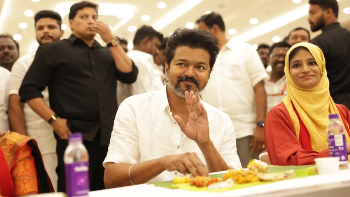 சைவ மட்டன் பிரியாணியை ருசித்த விஜய்.. தவெக பொதுக்குழு பந்தியை ...