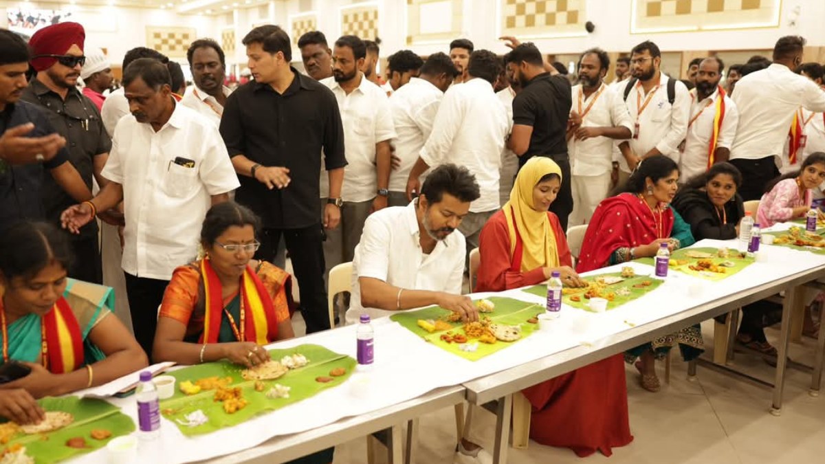 சைவ மட்டன் பிரியாணியை ருசித்த விஜய்.. தவெக பொதுக்குழு பந்தியை ...
