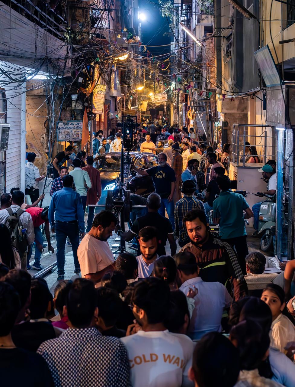 Aanand L Rai Captures The Magic Of Shooting In Narrow Lanes For Tere ...