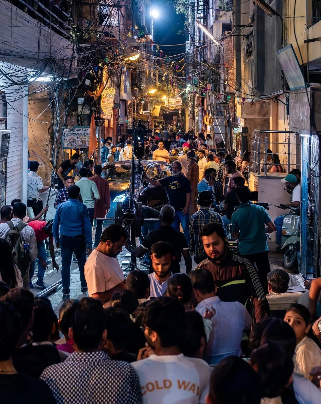 Aanand L Rai Captures The Magic Of Shooting In Narrow Lanes For Tere ...