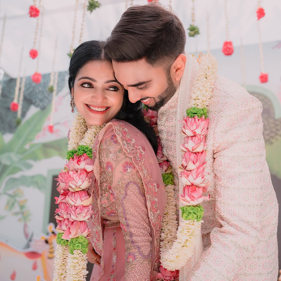 ஜனனி ஐயர் நிச்சயதார்த்தம்.. மாப்பிள்ளை யார் தெரியுமா?.. வாவ் செம அழகு! | Actress Janani Iyer ...