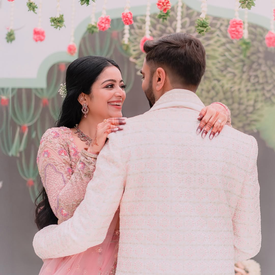 ஜனனி ஐயர் நிச்சயதார்த்தம்.. மாப்பிள்ளை யார் தெரியுமா?.. வாவ் செம அழகு! | Actress Janani Iyer ...