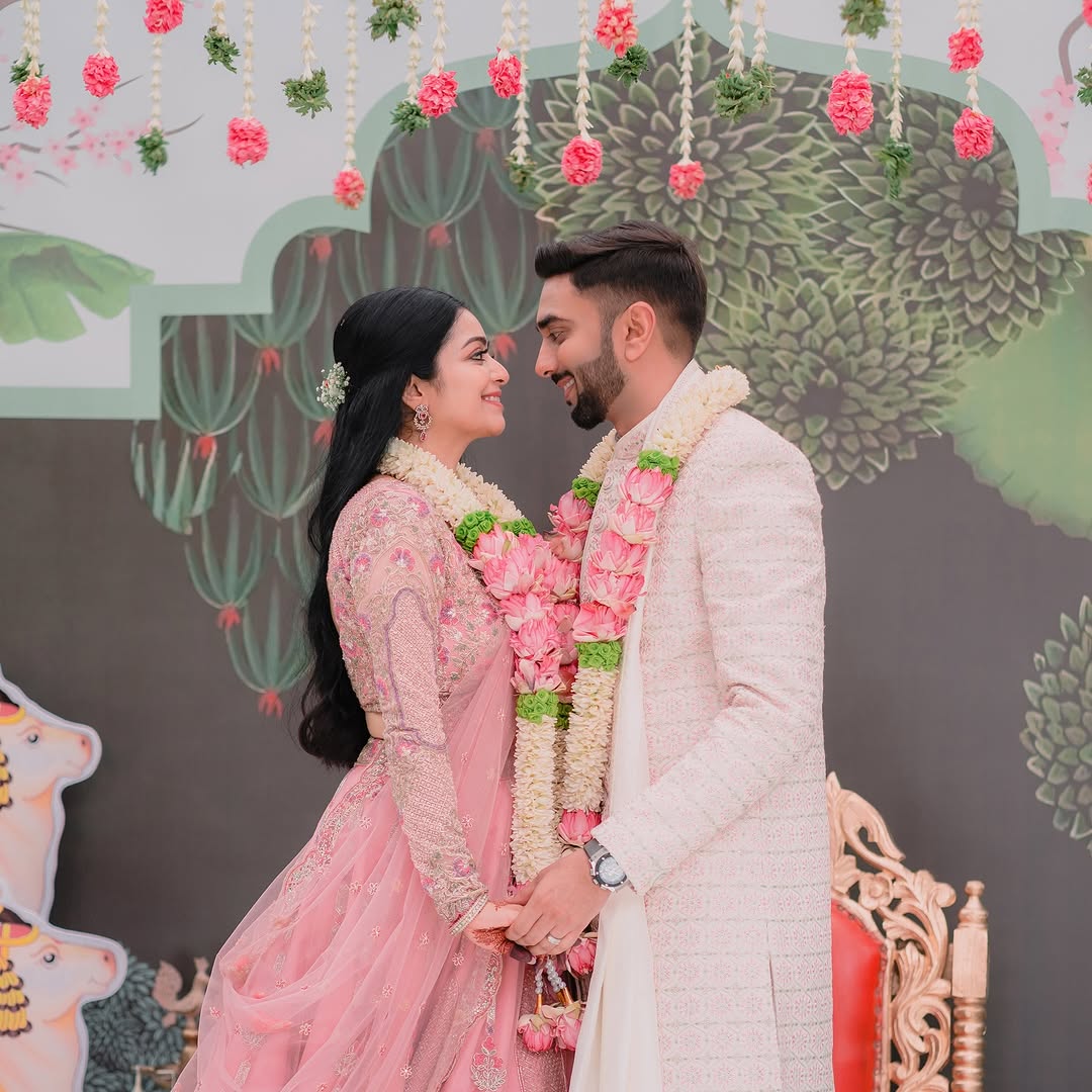 ஜனனி ஐயர் நிச்சயதார்த்தம்.. மாப்பிள்ளை யார் தெரியுமா?.. வாவ் செம அழகு! | Actress Janani Iyer ...