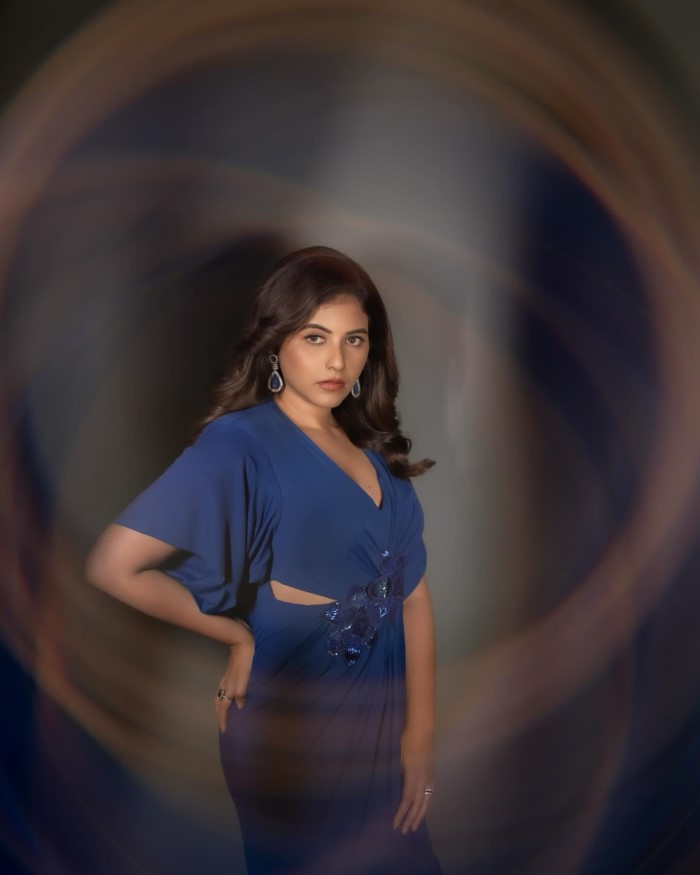 Anjali's Perfect Blend Of Charm And Elegance In Royal Blue - Filmibeat