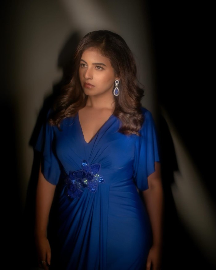 Anjali's Perfect Blend Of Charm And Elegance In Royal Blue - Filmibeat