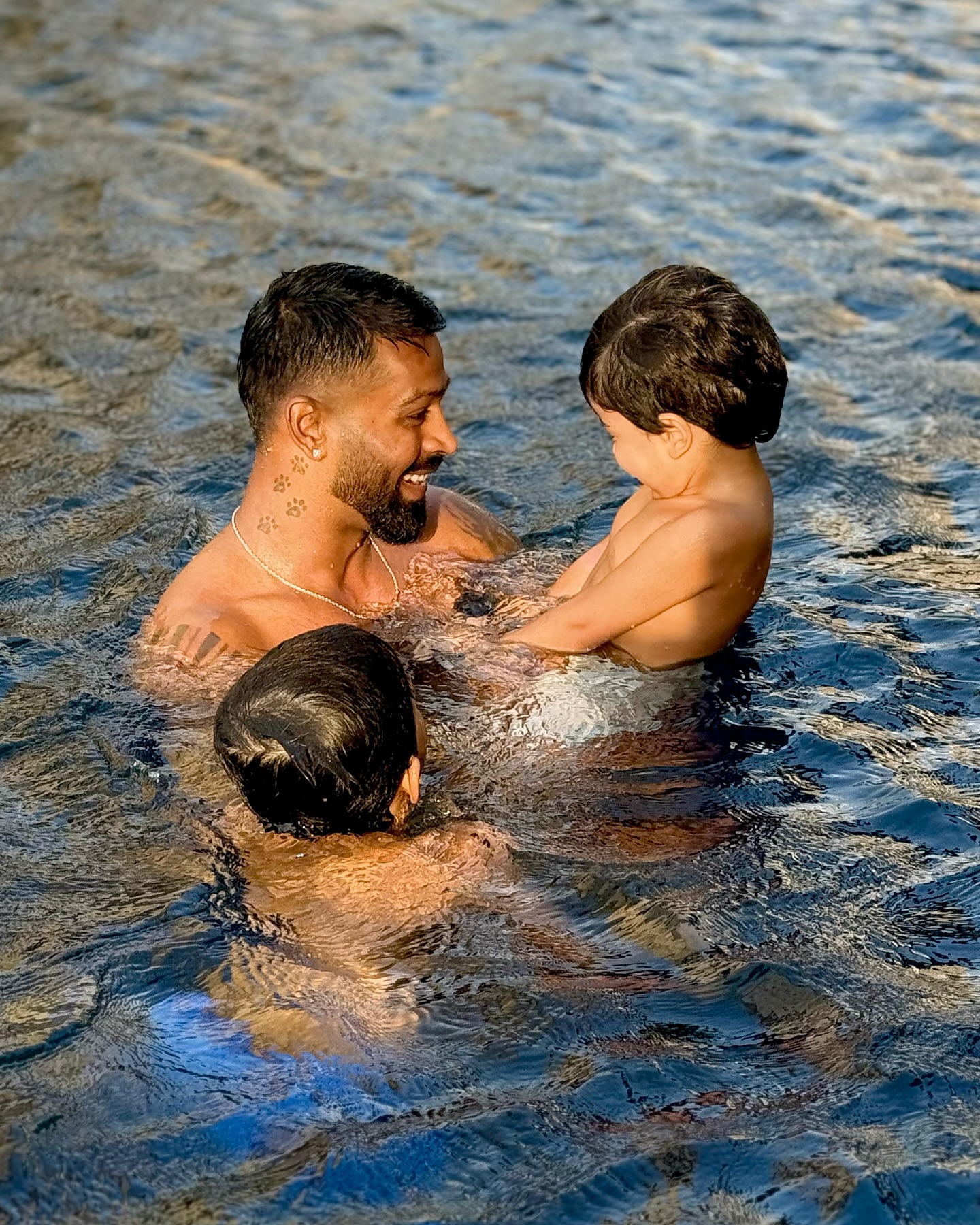 Hardik Pandya’s Perfect Pool Day With His Tiny Splash Squad - Filmibeat