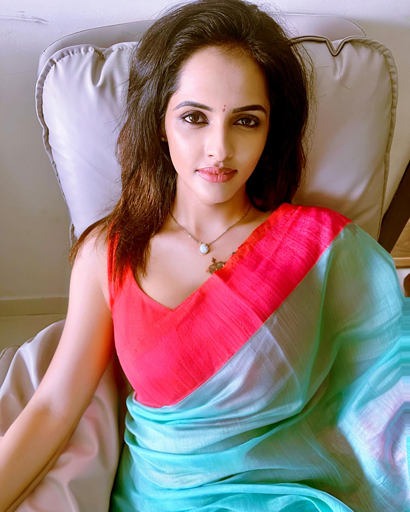 Jyothi Poorvaj Shines In Elegant Saree Photoshoot - Filmibeat
