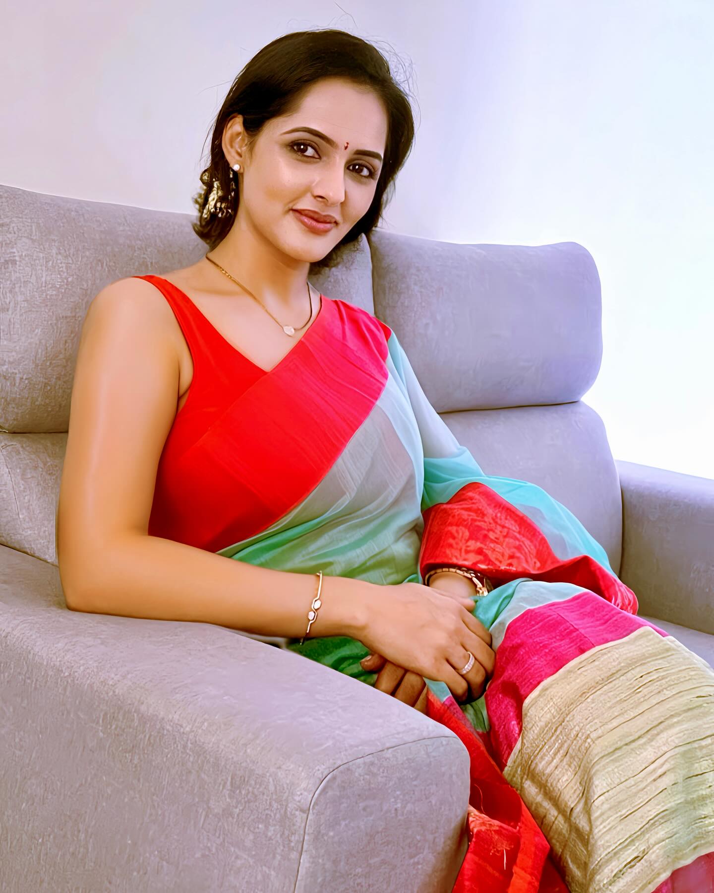 Jyothi Poorvaj Shines In Elegant Saree Photoshoot - Filmibeat