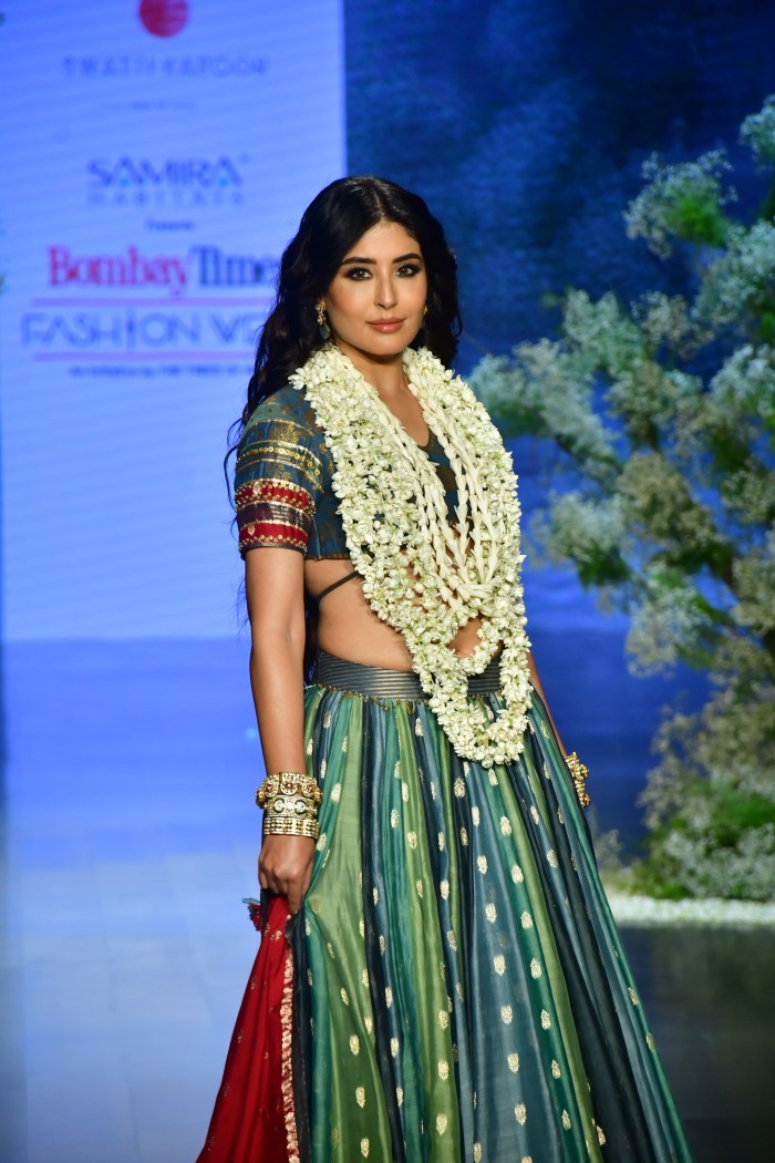 Kritika Kamra Dazzles As Showstopper For Swati Kapoor At BTFW 2025 ...