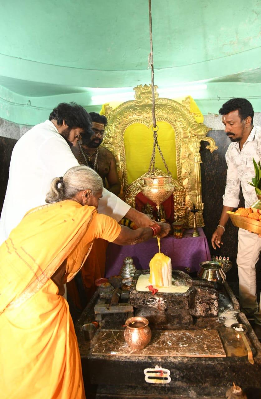 కురుడి శివాలయంలో పవన్ కళ్యాణ్ పూజలు.. గిరిజనులతో కలిసి అభిషేకం | Pawan ...