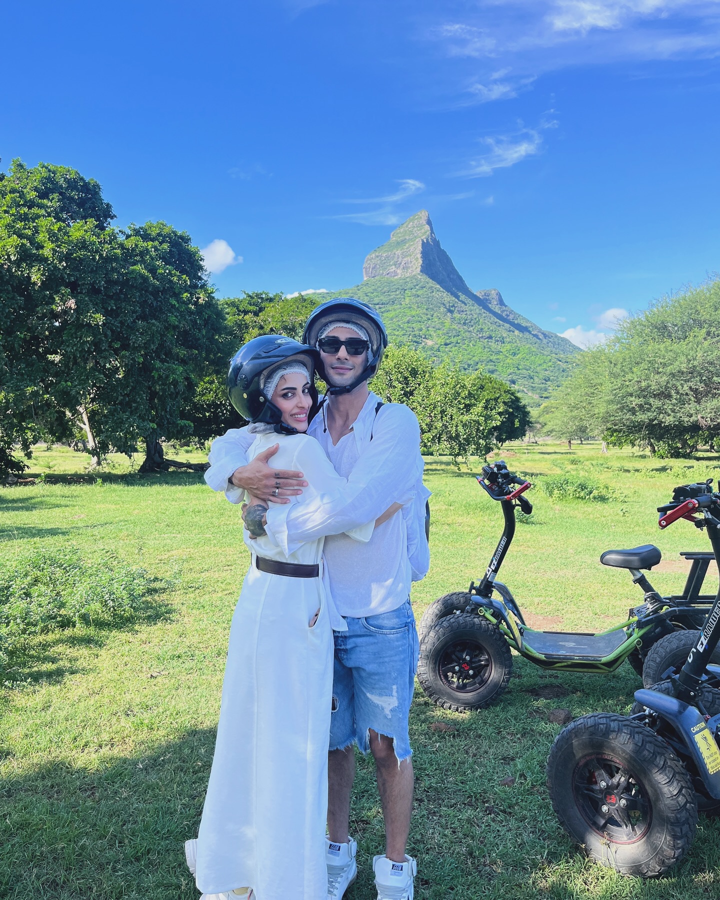 Priya Banerjee Celebrates Birthday In Mauritius With Husband Prateik ...