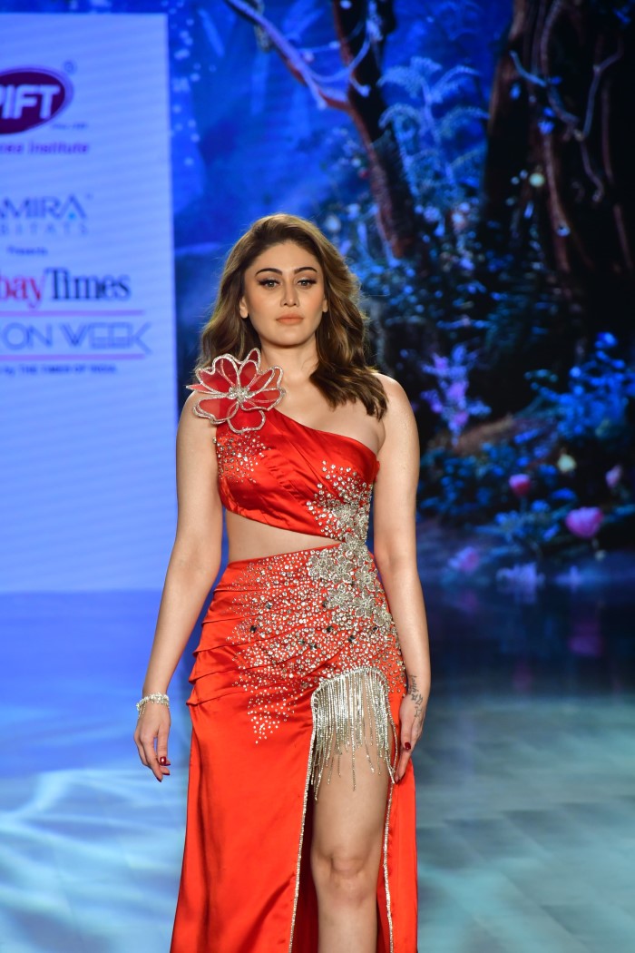Shefali Jariwala Stuns As Showstopper For Panacea Institute At Bombay ...