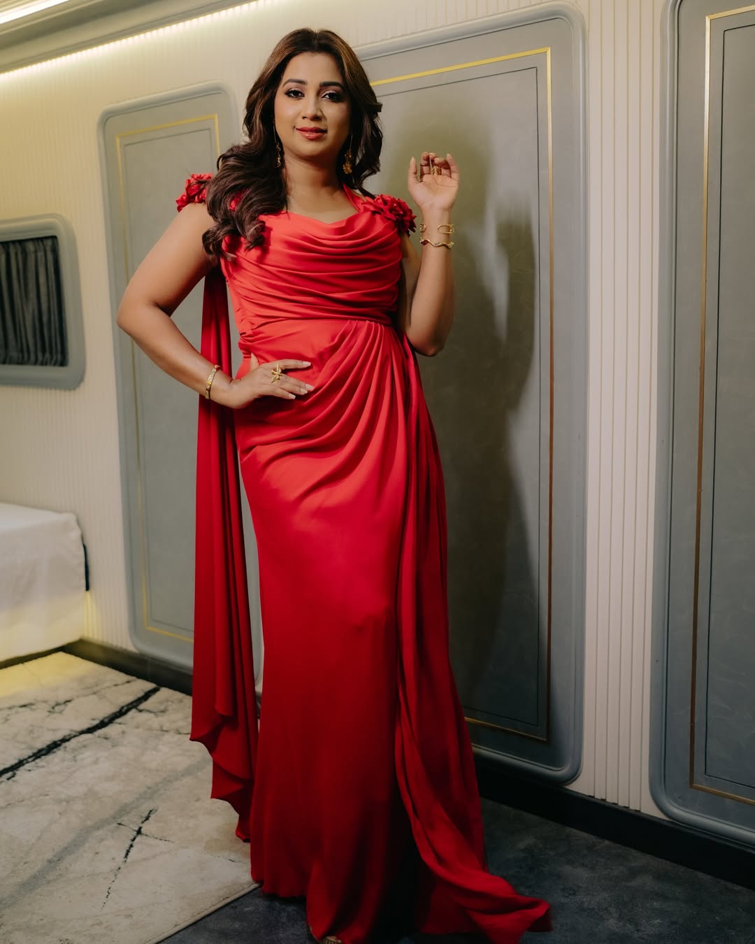 Singer Shreya Ghoshal Looks Stunning in Red Gown - Filmibeat