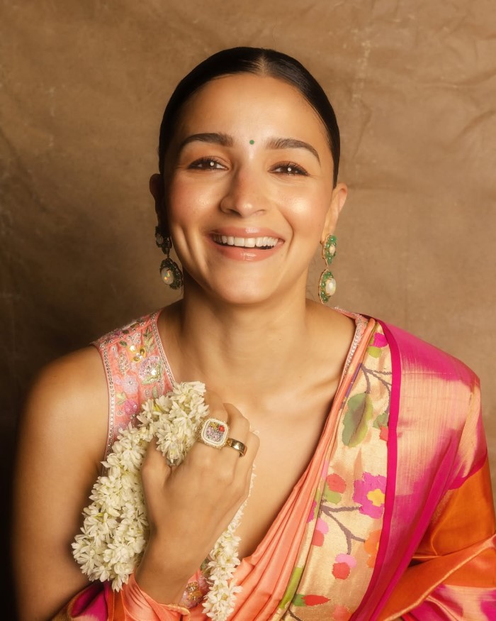 Alia Bhatt Radiating Elegance In Vibrant Traditional Attire - Filmibeat