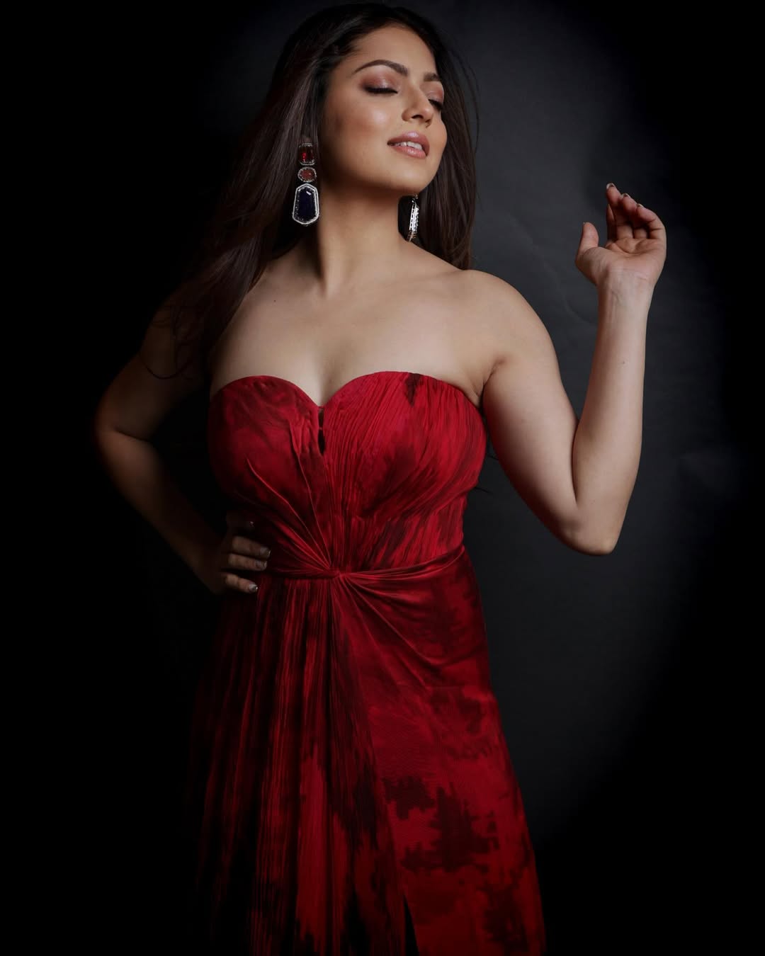 Most Popular Indian Television Actresses in 2025: Jennifer Winget, Sriti Jha & More | Leading ...