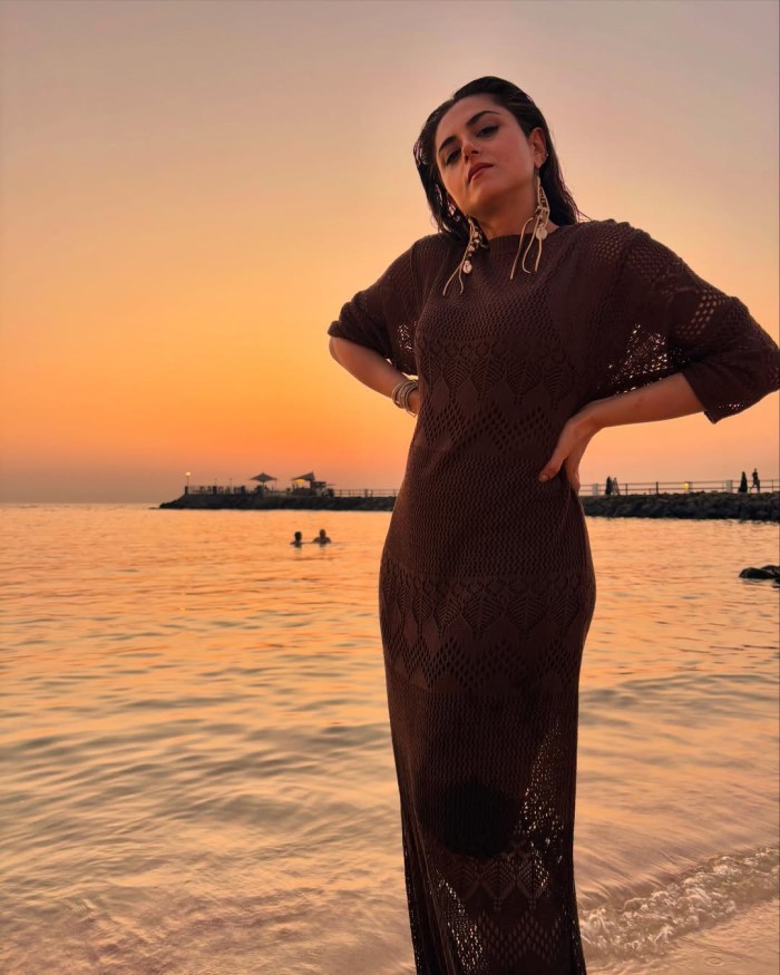 Riddhi Dogra Effortless Elegance In A Stunning Beachside Photoshoot - Filmibeat