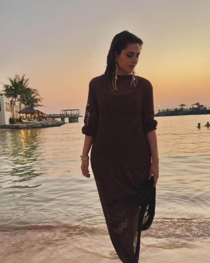 Riddhi Dogra Effortless Elegance In A Stunning Beachside Photoshoot - Filmibeat