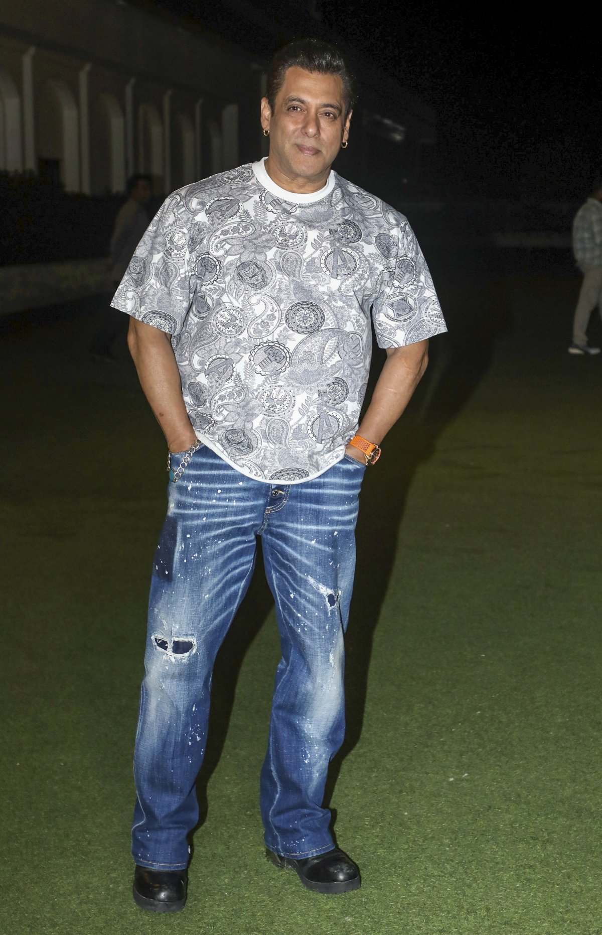 Bollywood Stars Who Proved Height Is No Barrier to Fame | From Aamir ...