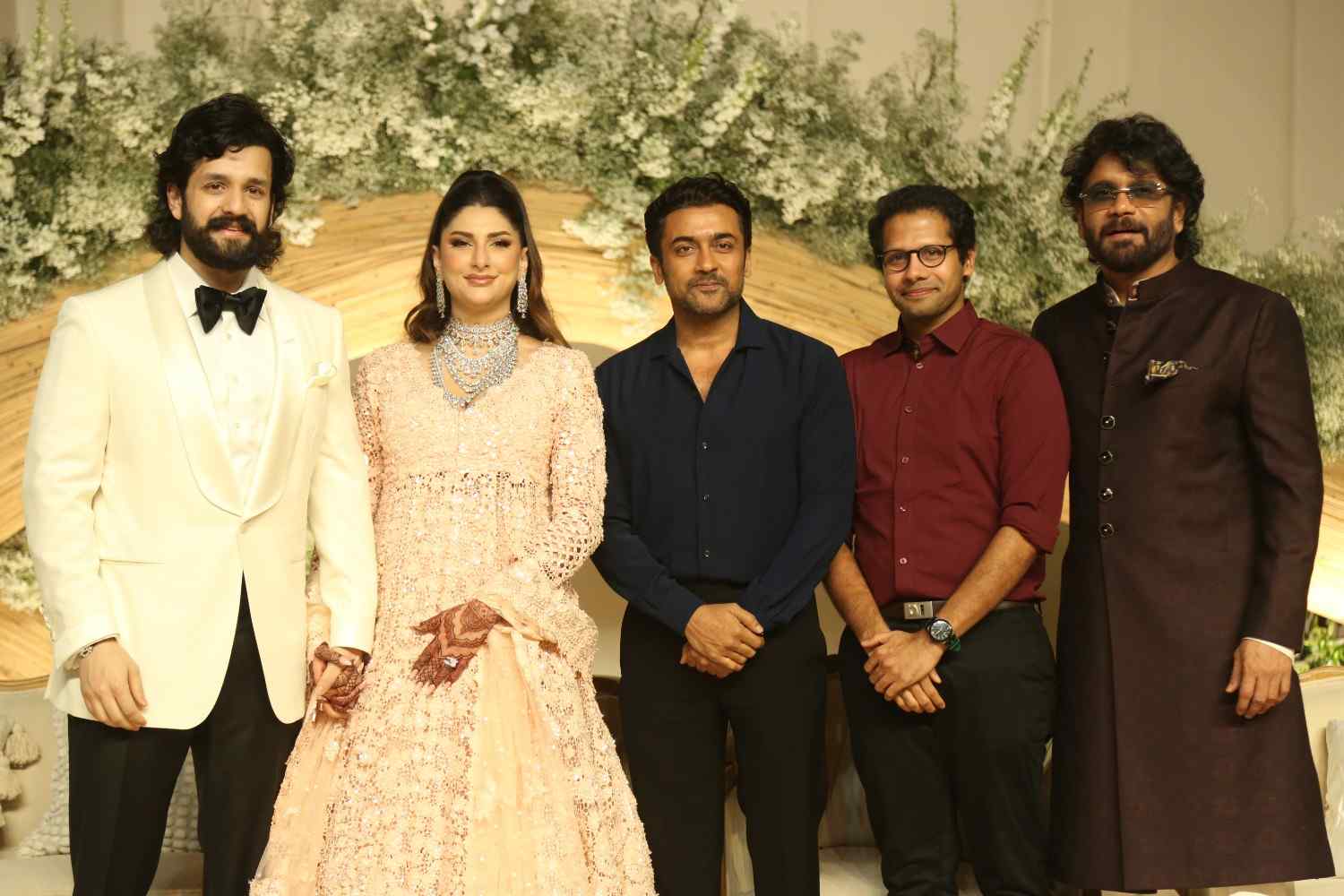 Akhil Akkineni Reception Photos: అఖిల్ అక్కినేని మ్యారేజ్ ఫోటోలు: మహేష్ ...