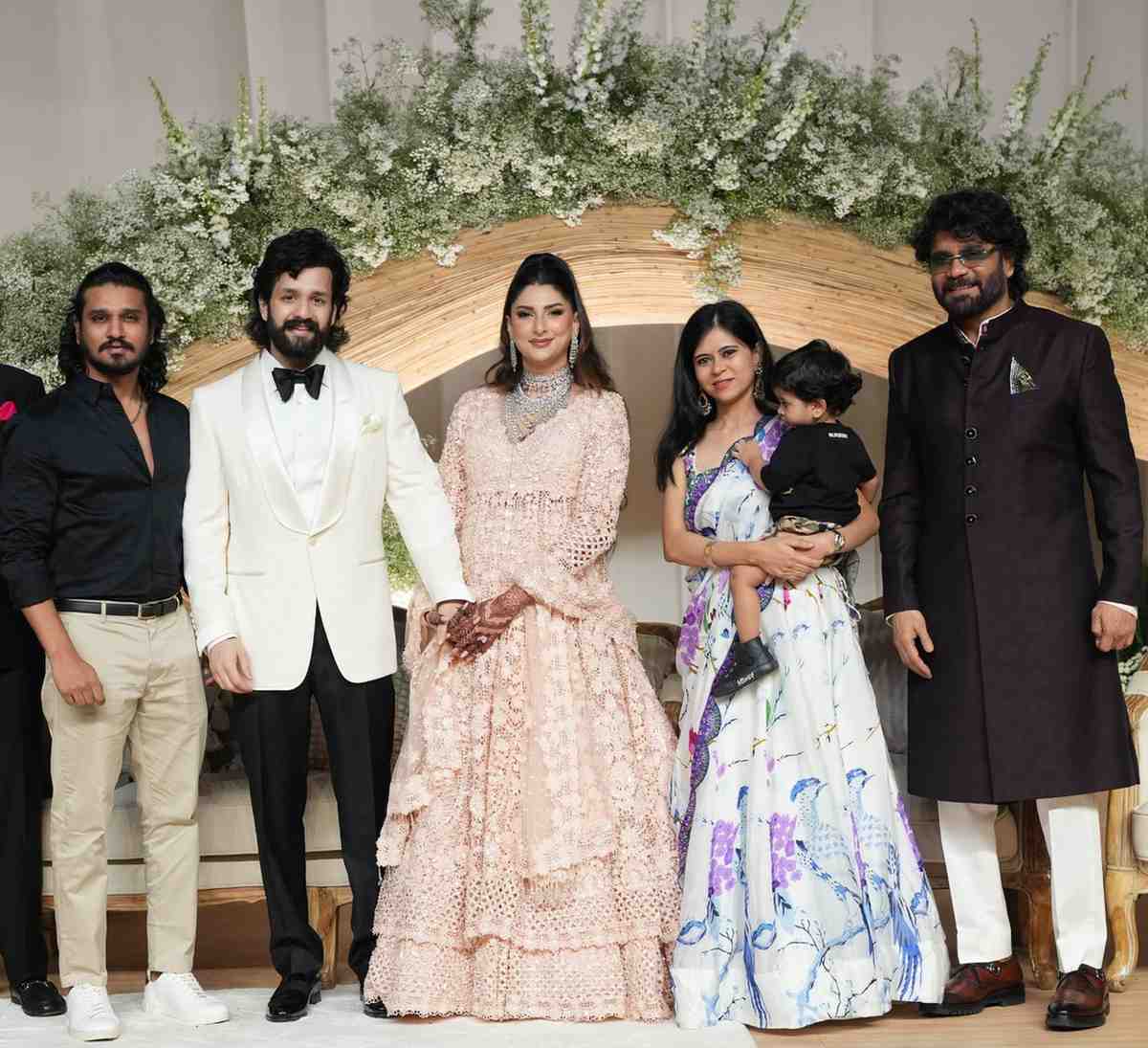Akhil Akkineni Reception Photos: అఖిల్ అక్కినేని మ్యారేజ్ ఫోటోలు: మహేష్ ...