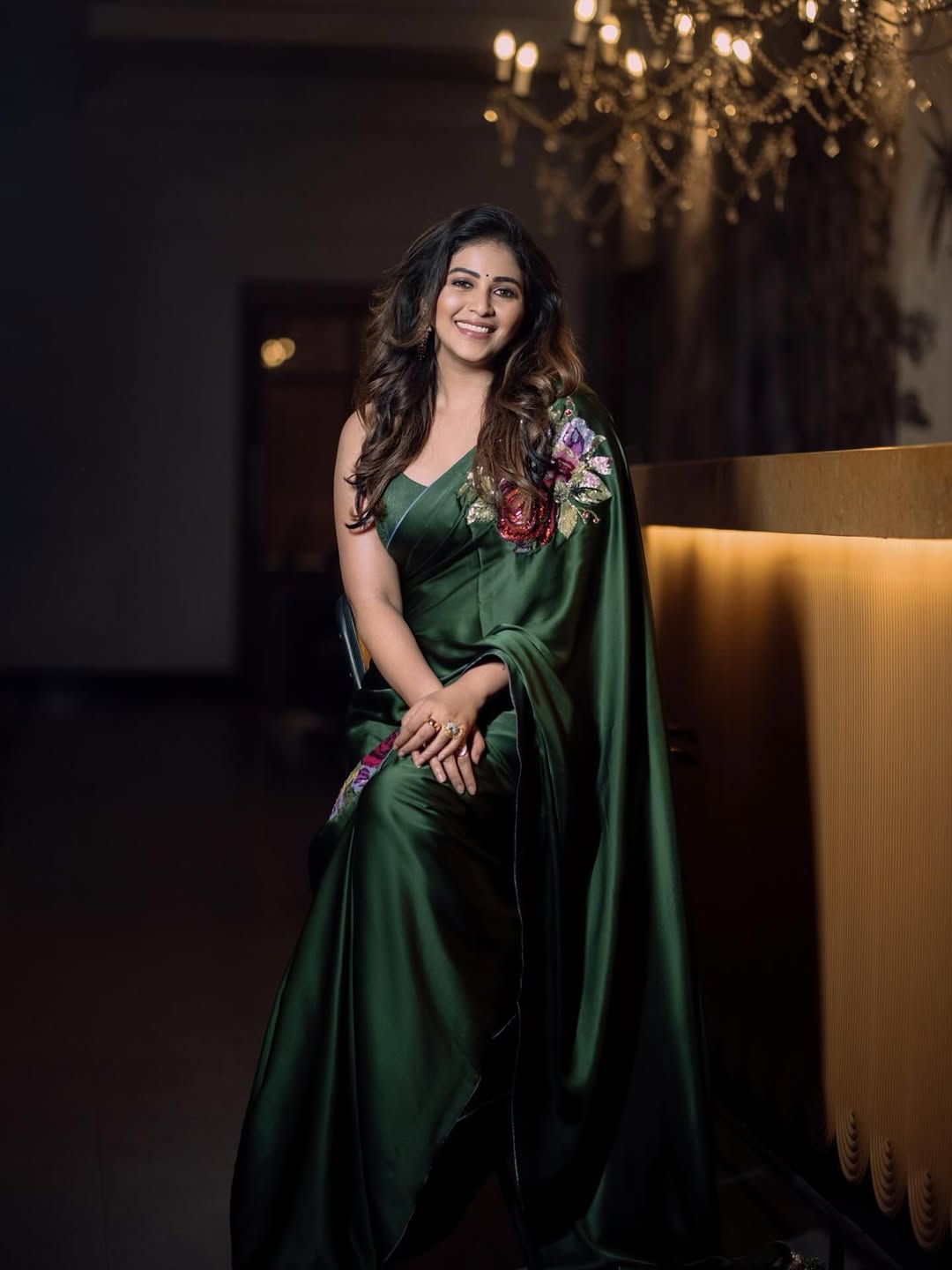 చీరలో కేక పెట్టిస్తోన్న అంజలి.. గేమ్ ఛేంజర్ బ్యూటీ స్టన్నింగ్ లుక్స్ ...