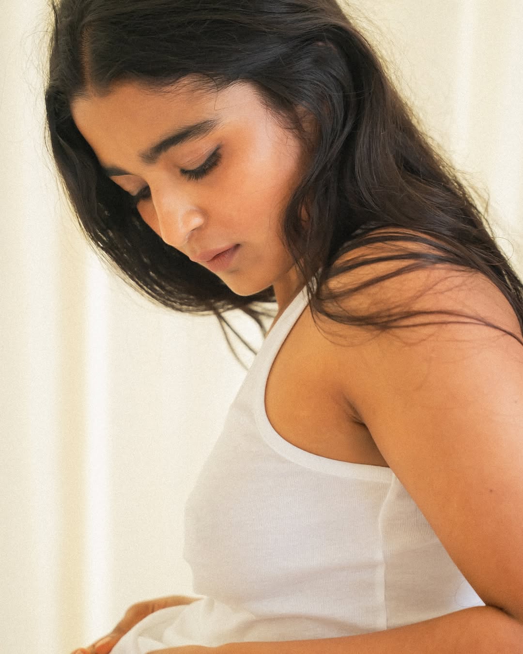 பேண்ட் ஜிப்பைக் கழட்டி விட்டுட்டு.. உள்ளாடை தெரியுற மாதிரி போஸ் கொடுத்த 3 BHK சைத்ரா! | Actress ...