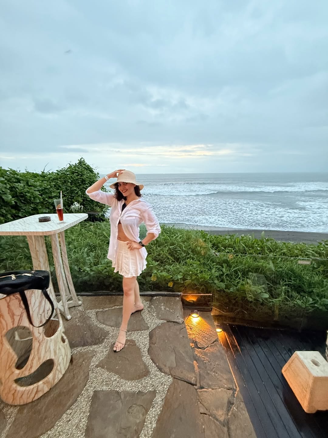 Actress Sherin: கடலோரமா காத்து வாங்கும் ஷெரின்.. பாய் பிரண்ட் இல்லையானு கேட்கும் ரசிகர்கள் ...