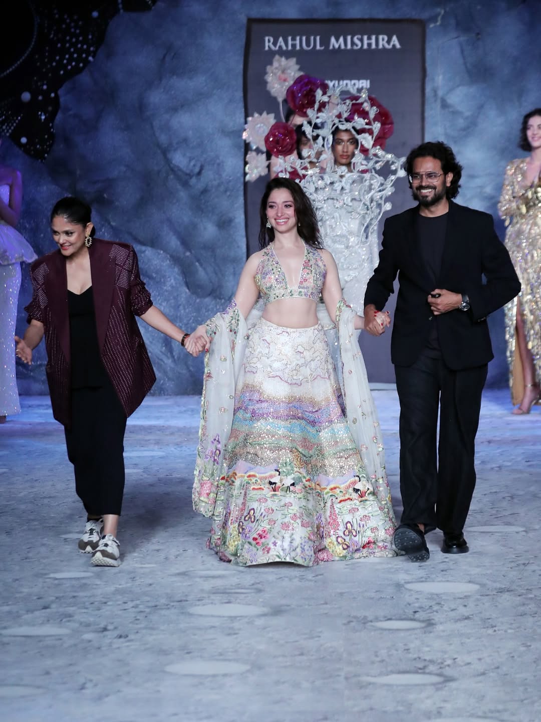 Tamannaah Bhatia: ஃபேஷன் ஷோவில் பேரழியாக மாறி நிற்கும் தமன்னா ...