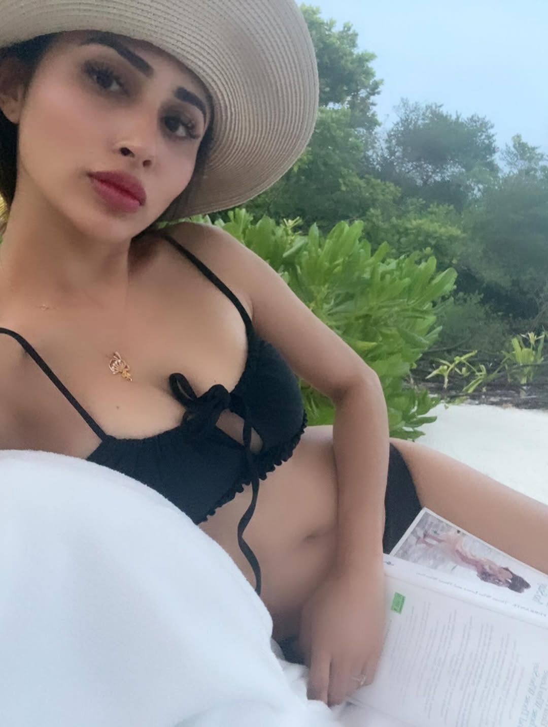 Mouni Roy Sizzles in Bikini on Instagram, Disha Patani Reacts | Hot ...