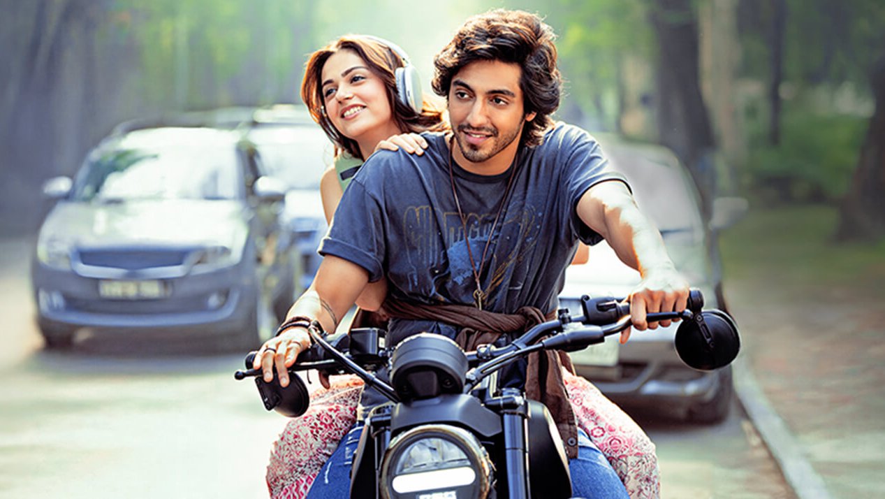 Saiyaara Movie Poster & Photos | Saiyaara Movie Location Pics ...