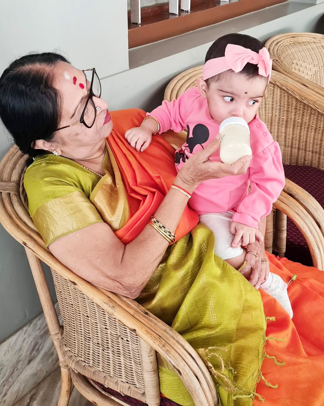 Saroja Devi: பேத்திகள் என்றால் அவ்வளவு பிரியம்.. வாரிசுகளோடு விளையாடும் சரோஜா தேவி! | Senior ...