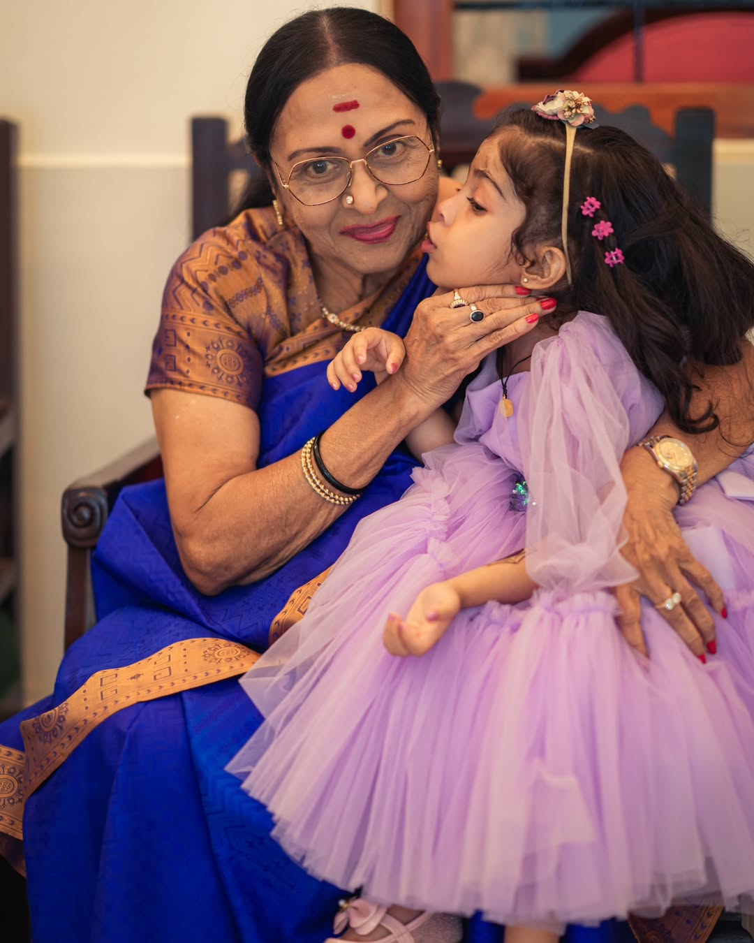 Saroja Devi: பேத்திகள் என்றால் அவ்வளவு பிரியம்.. வாரிசுகளோடு விளையாடும் சரோஜா தேவி! | Senior ...